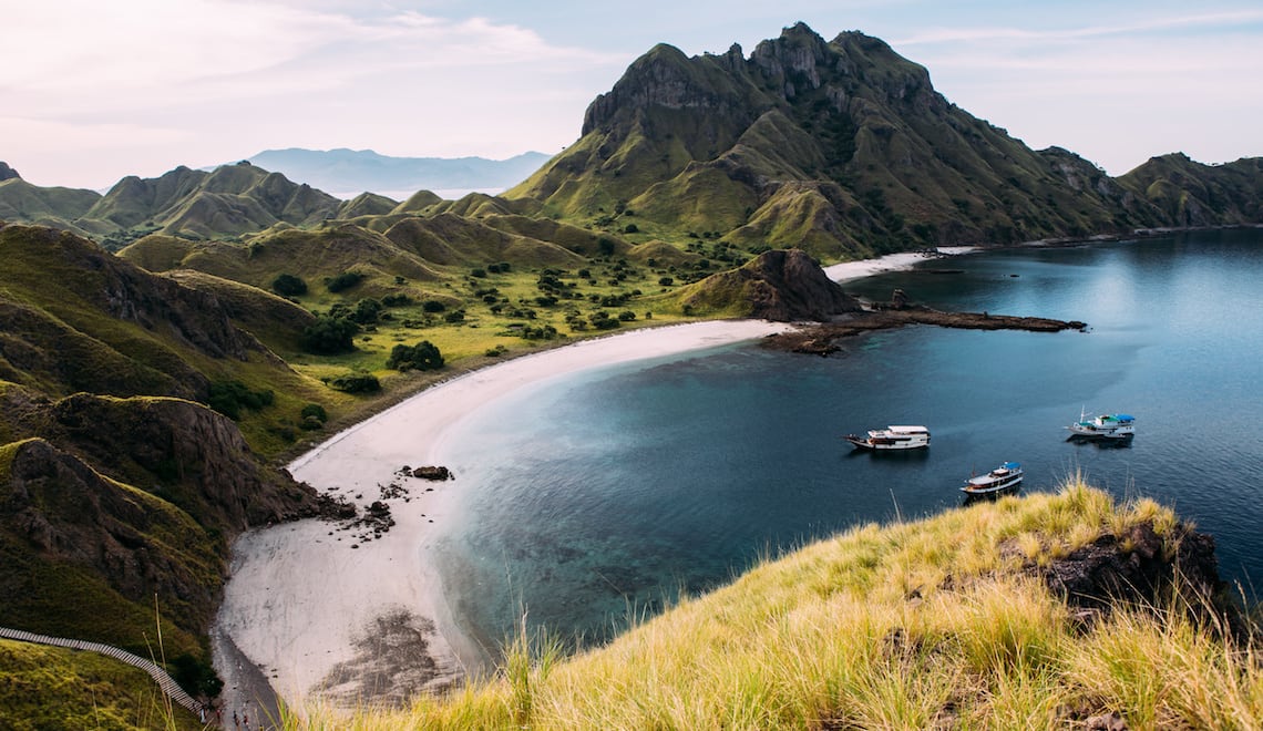 43 Liveaboards in Padar, Indonesia - LiveAboard.com