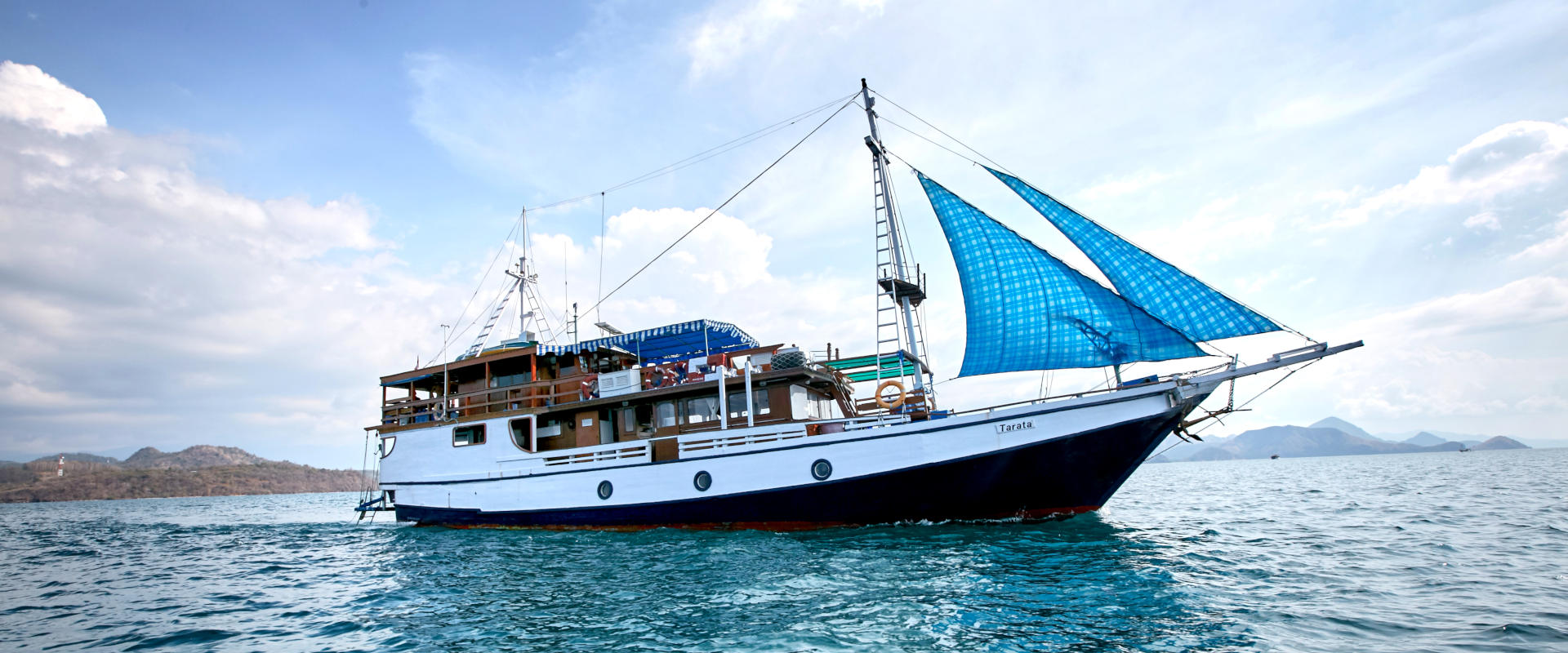 Grand Komodo Liveaboards - LiveAboard.com