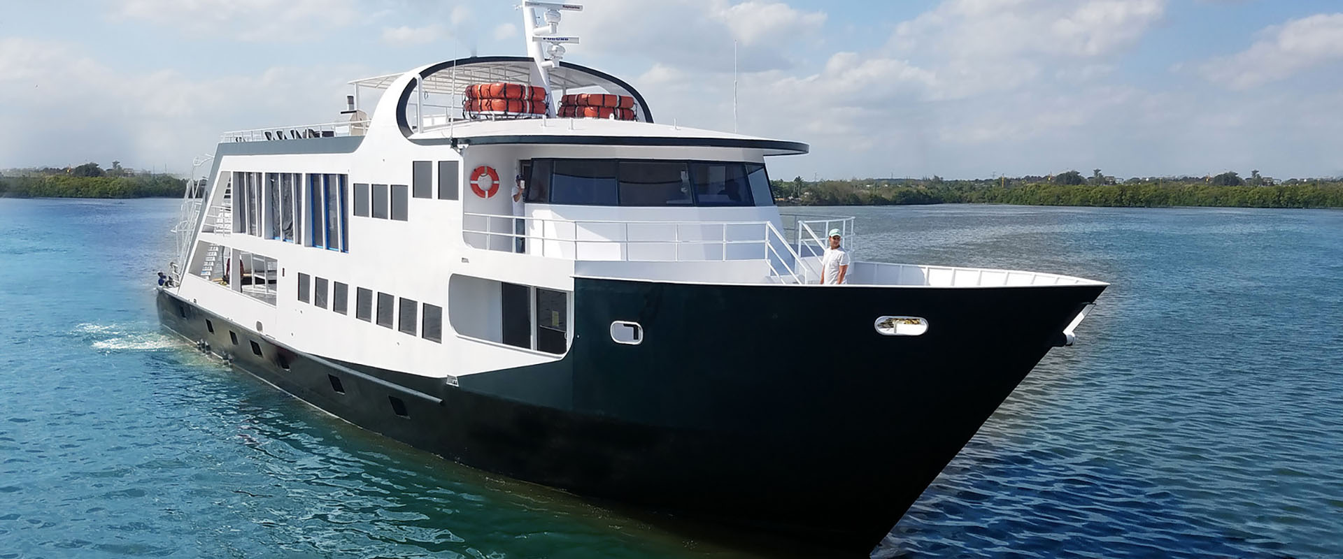 Jardines Avalon Fleet - LiveAboard.com